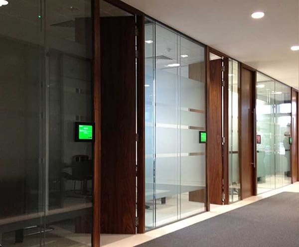 Meeting Room Screens for Microsoft 365 & Teams Rooms | Essential